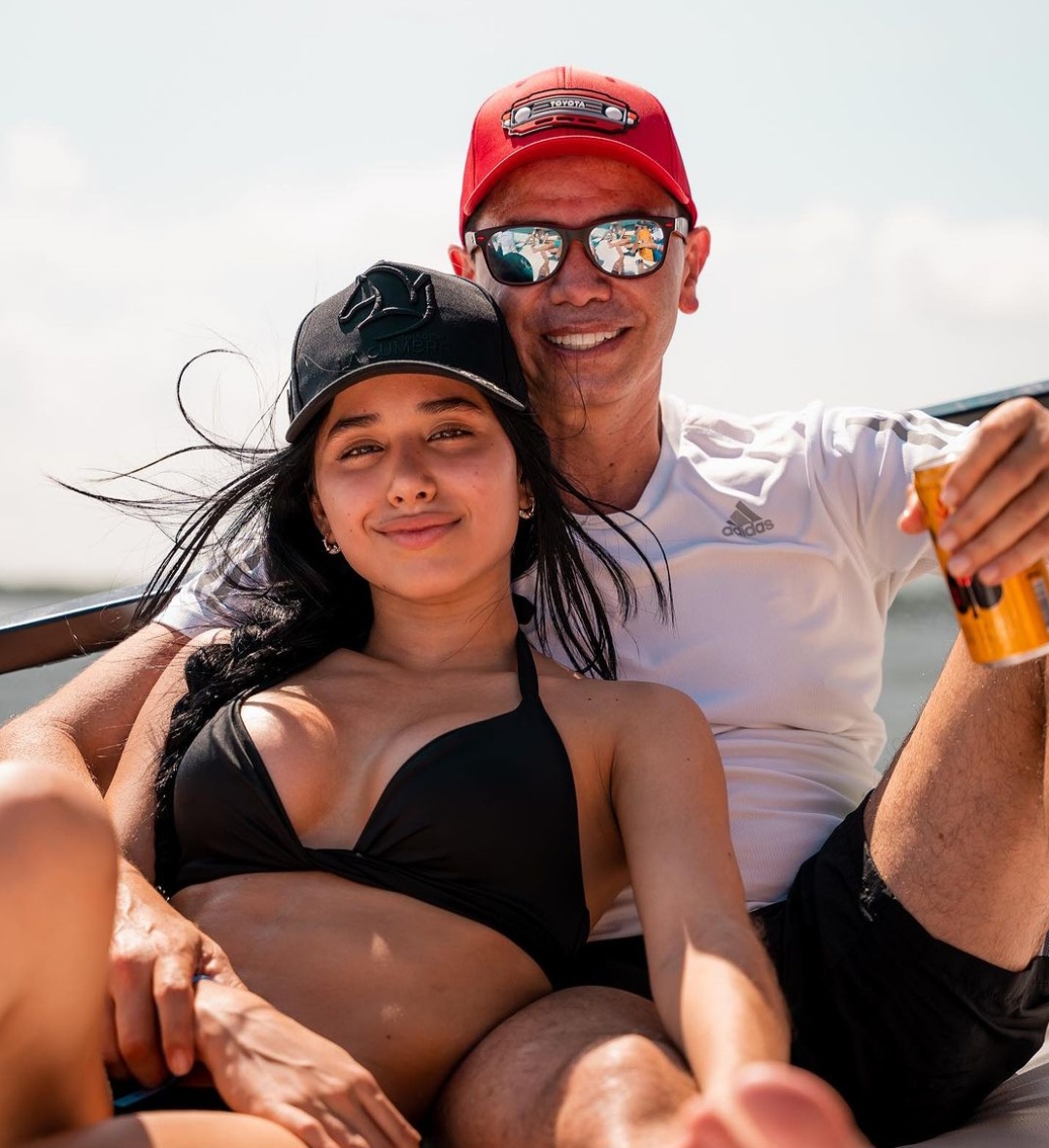 Jenny López le responde a quienes aseguran que ella está con Jhonny Rivera por su fama ...