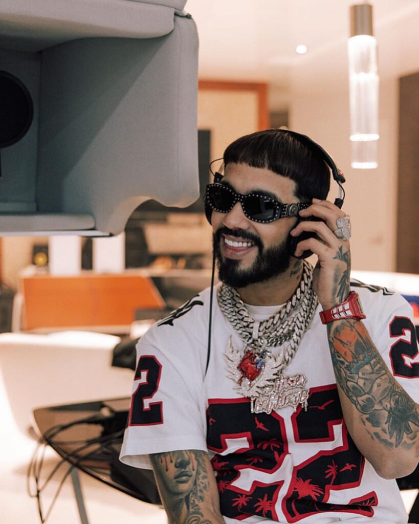 La millonaria demanda que le llega a Anuel con el nuevo año 2024 ...